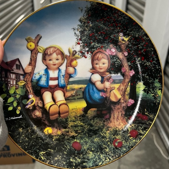 MJ Hummel | Wall Decor | 989 Mj Hummel Apple Tree Boy And Girl Plate ...